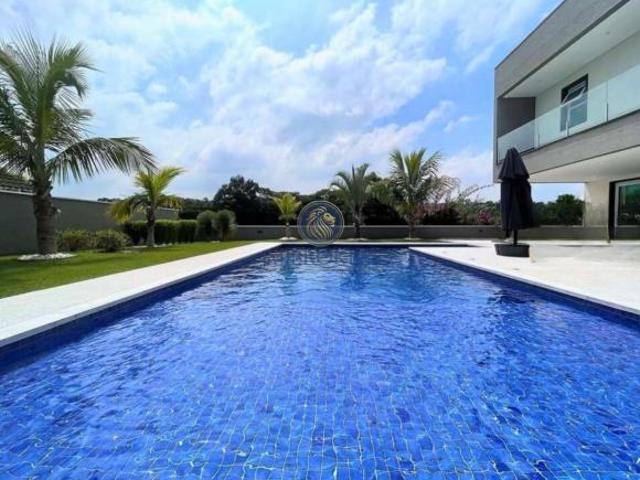 Casa de alto padrão à venda no condomínio São Paulo II, Granja Viana, 4 suítes, 6 vagas e 884m² de á