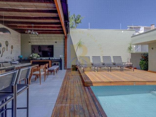 Casa de alto padrão à venda no Alto da Boa Vista, totalmente reformada e pronta para morar