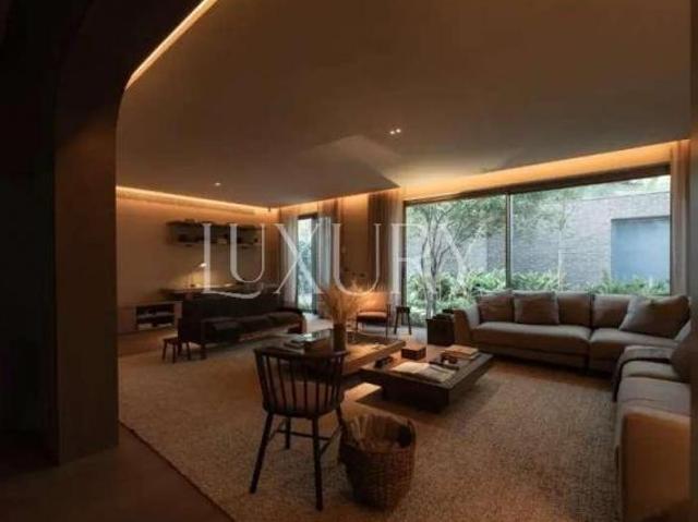 Casa de Alto Padrão à Venda no Alto de Pinheiros Projeto Assinado por Lucas Takaoka 4 Suítes