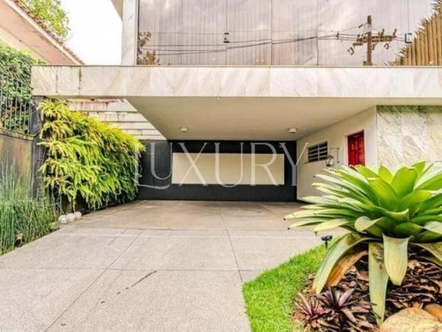 Casa de Alto Padrão a Venda no Alto de Pinheiros Reformada e Charmosa