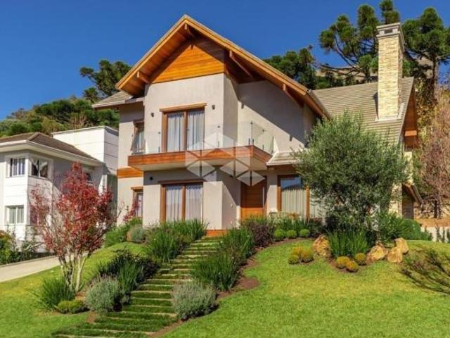 Casa de Alto Padrão à Venda no Alphaville Gramado com 3 Suítes