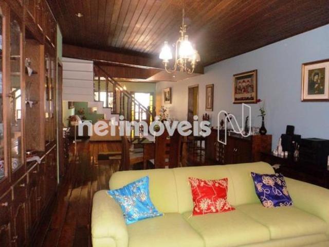 Casa de Alto Padrão à Venda no Jaraguá – Oportunidade Única!