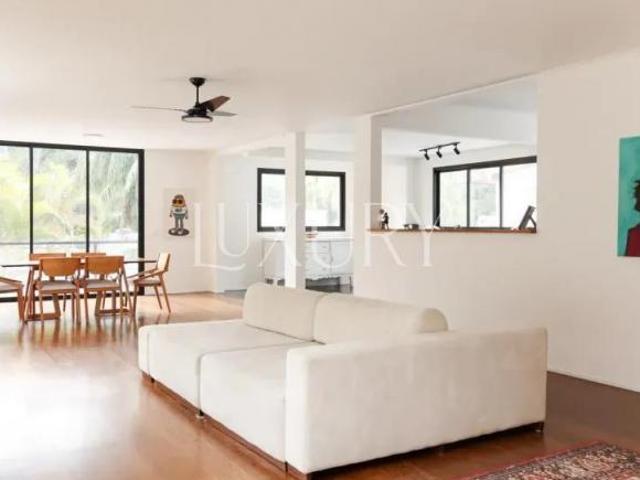 Casa de Alto Padrão a Venda no Jardim das Bandeiras Arquitetura Premiada – Moderna, Reformada e co