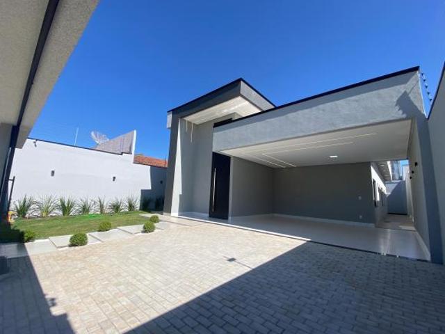 Casa de Alto Padrão à Venda no Jardim dos Turistas em Caldas Novas