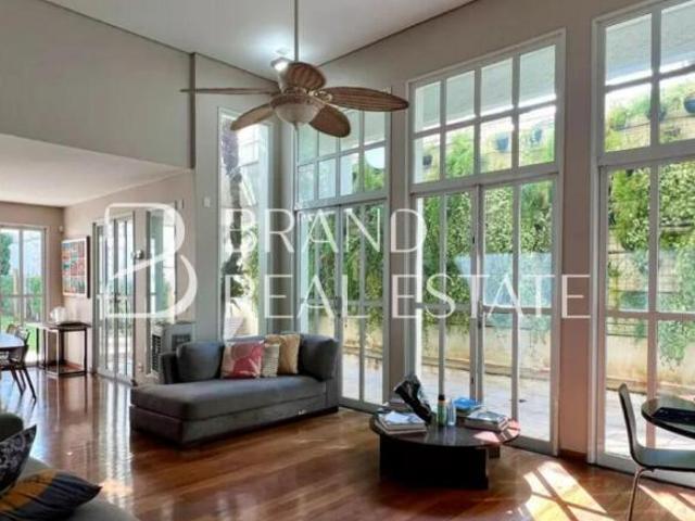 Casa de Alto Padrão à Venda no Jardim Paulista 690 m², 5 quartos e 4 vagas