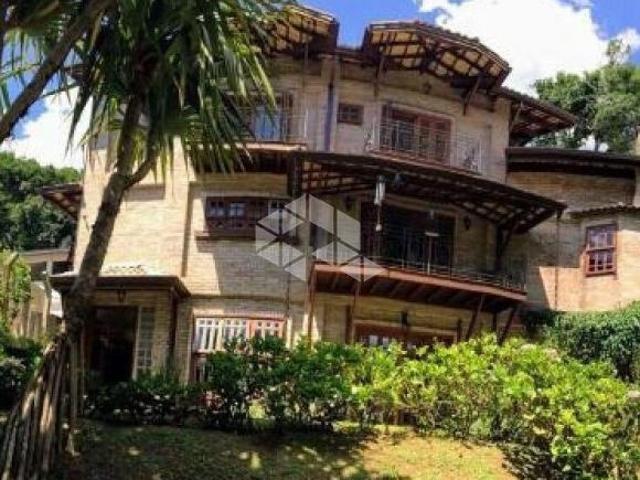 Casa de alto padrão a venda no Parque imperial, na Serra da Cantareira