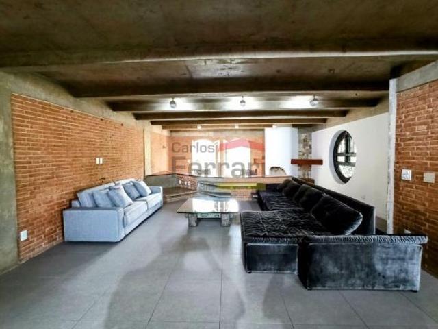 Casa de Alto Padrão à Venda no pé da Serra 3 Suítes, Piscina, Área Gourmet e Salão de Festas!