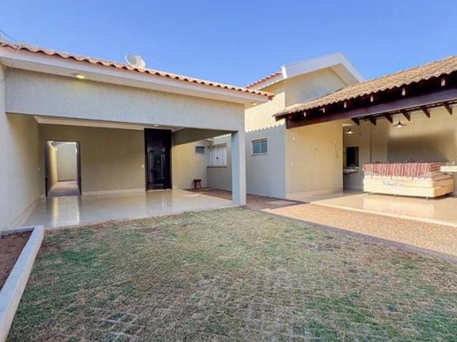 Casa de alto padrão à venda no Residencial Gameleira II com 3 suítes, área gourmet