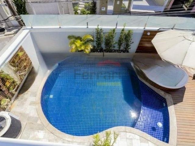 Casa de alto padrão à venda no Tucuruvi com 4 quartos e 4 vagas de garagem