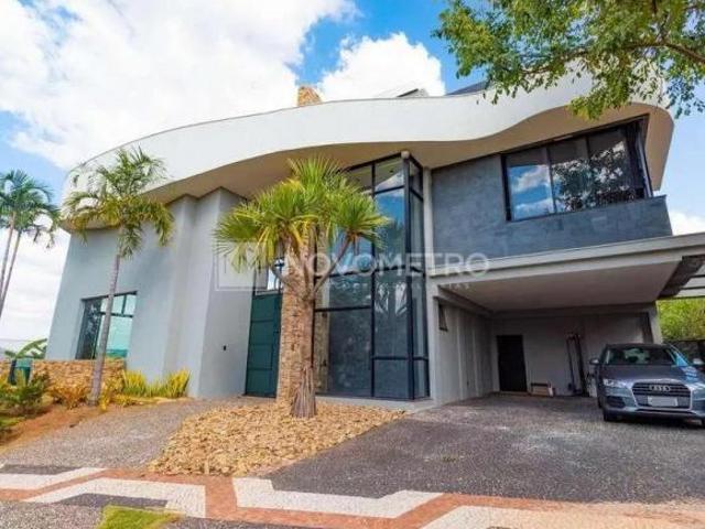 Casa de Alto Padrão à Venda no Ville Sainte Hélène | 4 Suítes e Vista para Sousas