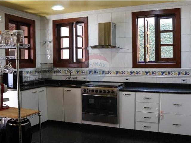Casa de Alto Padrão à Venda na Melhor Localização do Bairro Havaí