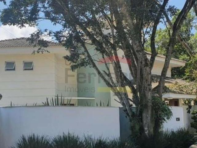 Casa de alto padrão a venda na Serra da Cantareira, condomínio fechado