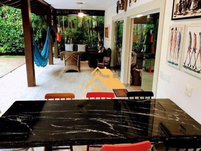 Casa de Alto Padrão à Venda na Praia da Baleia – 4 Suítes, Piscina Privativa, Área Gourmet e Condomí