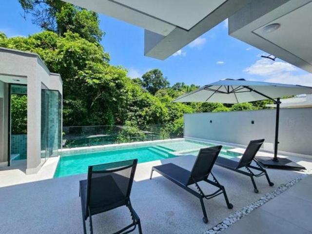CASA DE ALTO PADRÃO À VENDA NA RIVIERA DE SÃO LOURENÇO