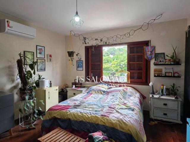 Casa de Alto Padrão à Venda na Vila Romana com 5 Suítes, Piscina, Edícula e 4 Vagas – Rua Arborizada