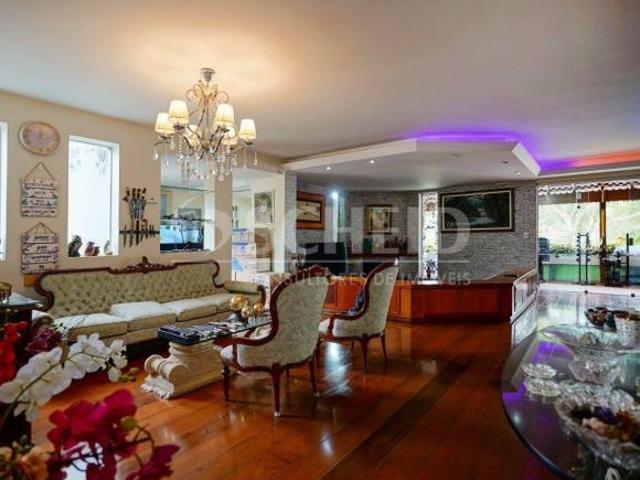Casa de Alto Padrão à Venda! Sofisticação e Conforto em um Só Lugar!