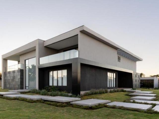 CASA DE ALTO PADRÃO À VENDA – PARK WAY | 5 SUÍTES | 925m² | TECNOLOGIA, LAZER E SOFISTICAÇÃO