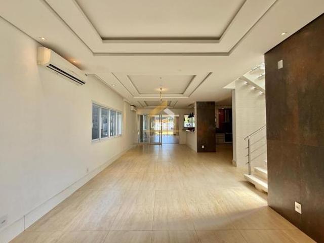 Casa de alto padrão com 473 m² 3 suítes piscina aquecida e área gourmet completa