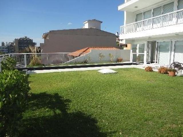 CASA DE ALTO PADRÃO COM 4 DORMÍTÓRIOS E 8 VAGAS DE GARAGEM