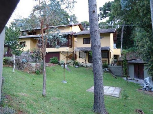 CASA DE ALTO PADRÃO COM 4 DORMITÓRIOS EM GRAMADO
