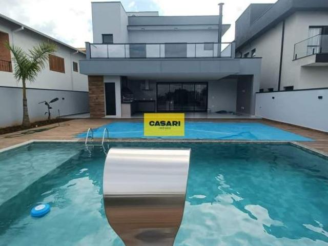Casa de alto padrão, com 4 dormitórios sendo 2 suítes, área gourmet e ampla piscina, Residencial Sol