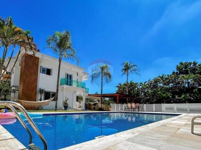 Casa de Alto Padrão com 4 dormitórios, 308 m², em excelente localização no Condomínio Marambaia, Vin