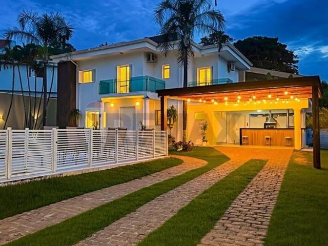 Casa de Alto Padrão com 4 dormitórios, 308 m², em excelente localização no Condomínio Marambaia, Vin