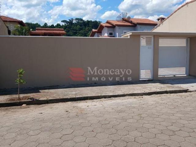 Casa de alto padrão com 4 quartos no Caputera
