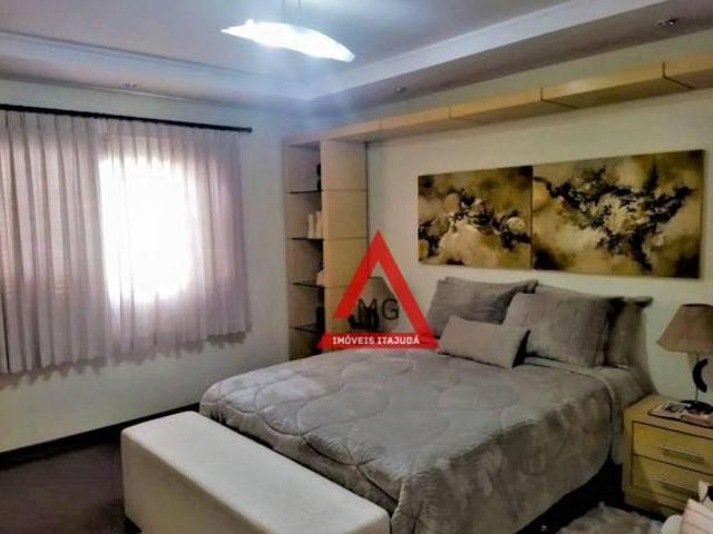 Casa de alto padrão com 4 quartos, sendo três suítes no bairro Morro Chic em Itajubá/MG