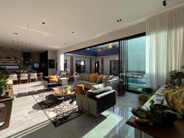 Casa de alto padrão com 4 suítes, 400 m² e valor de R$ 4.940.000