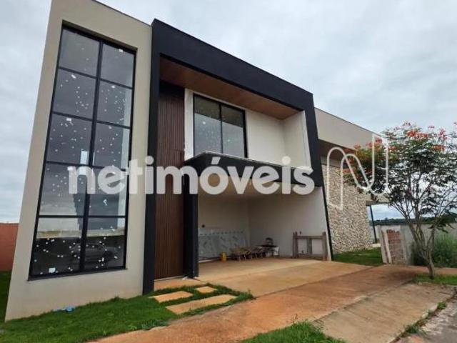 Casa de Alto Padrão com 4 Suítes – 400m² no Condomínio Le Premier | Jardim Botânico