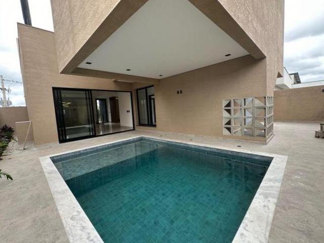 Casa de Alto Padrão com 4 Suítes, 6 Banheiros e 340m² no Cyrela Landscape