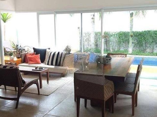 Casa de Alto Padrão com 4 Suítes, 364 m² e Valor de R$ 3.740.000