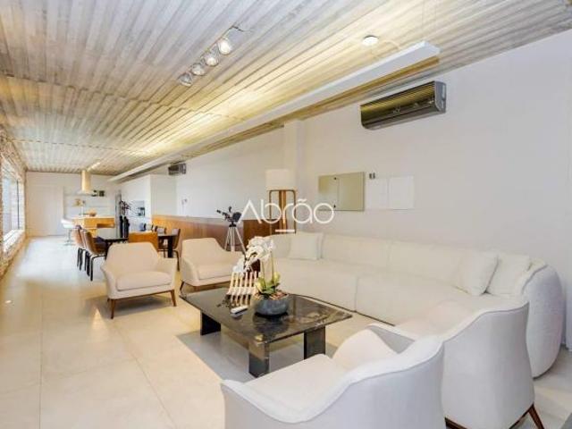 Casa de Alto Padrão com 4 Suítes à Venda no Paysag