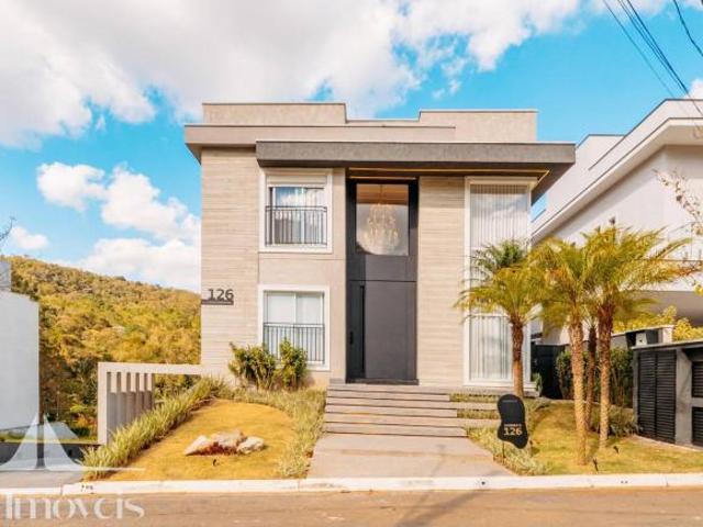 CASA DE ALTO PADRÃO COM 4 SUÍTES, ÁREA GOURMET E VISTA PERMANENTE