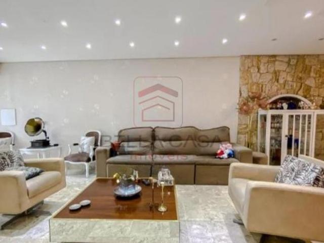 Casa de Alto Padrão com 4 Suítes, Closets e Piscina na Mooca