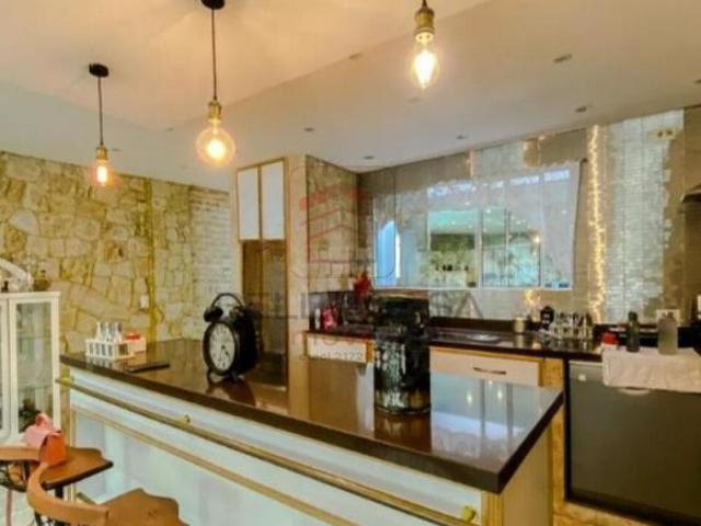 Casa de Alto Padrão com 4 Suítes, Closets e Piscina na Mooca