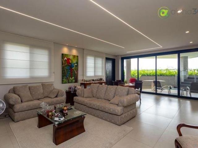 Casa de Alto Padrão com 4 Suítes e Piscina Privativa | Alphaville Brasília