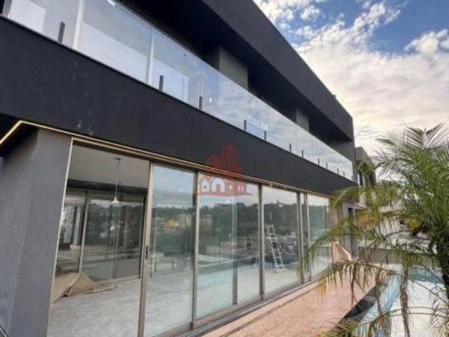 Casa de Alto Padrão com 4 Suítes, Elevador e Automação – Alphaville Granja Viana