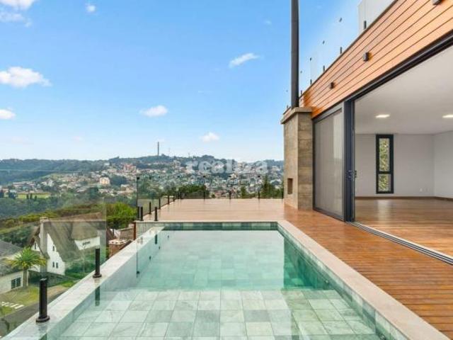 CASA DE ALTO PADRÃO COM 4 SUÍTES EM GRAMADO
