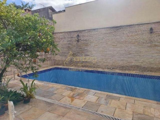 Casa de Alto Padrão com 4 Suítes, Sauna e Piscina 332m²