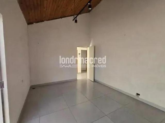 Casa de Alto Padrão com 4 Suítes, Suíte Master com Closet, 250 m², ao Lado da Av. Maringá e Castelo