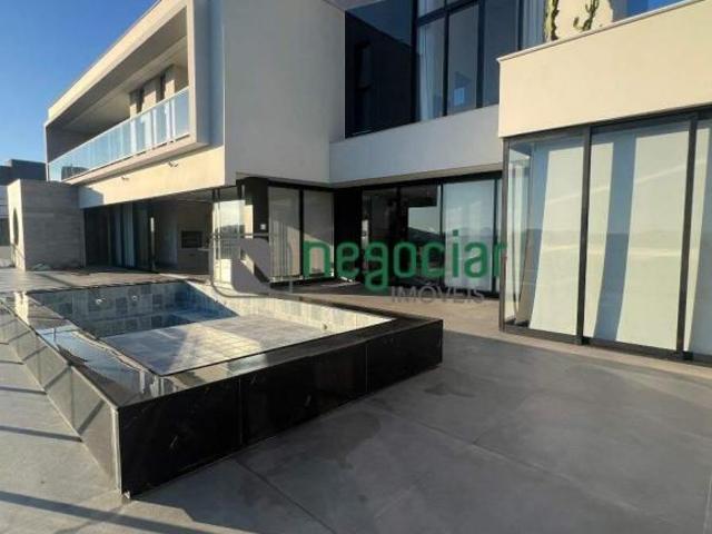 CASA DE ALTO PADRÃO COM 510M² E 4 SUÍTES À VENDA NO CONDOMÍNIO GRAN ROYALLE BETIM