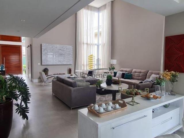 Casa de alto padrão com 540 m2, 4 suítes