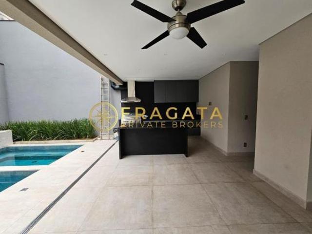 Casa de Alto Padrão com 550 m², 4 suítes, 5 vagas, no Jardim Luzitânia SP