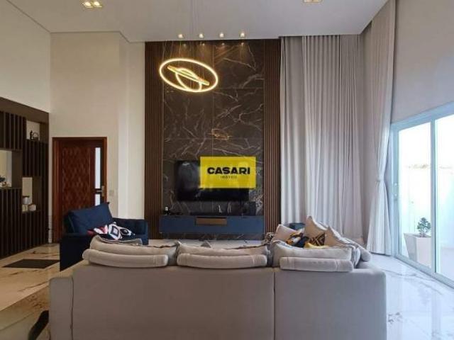 Casa de alto padrão, com 5 dormitórios, sendo 3 suítes, cozinha com planejados