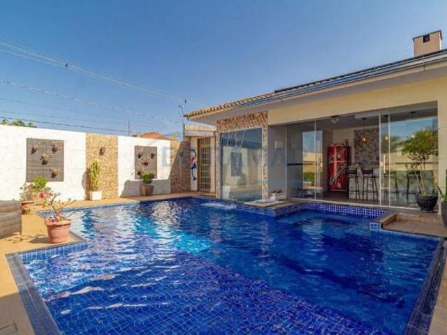 Casa de Alto Padrão com 5 Quartos, 3 Suítes, Amplo Espaço de Garagem e Lazer à venda na Quadra 09