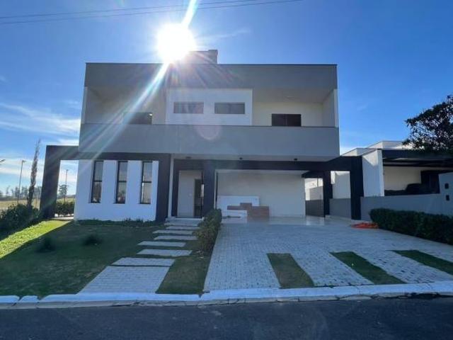 Casa de Alto Padrão com 5 Quartos e 420m² no Condomínio Jardim Flamboyan Venda R$ 2.900.000 ou Alug