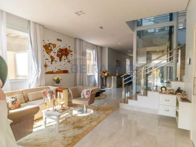 Casa de Alto Padrão com 5 Quartos, Elevador e Lazer Completo à Venda no Residencial Damha I – Jardim