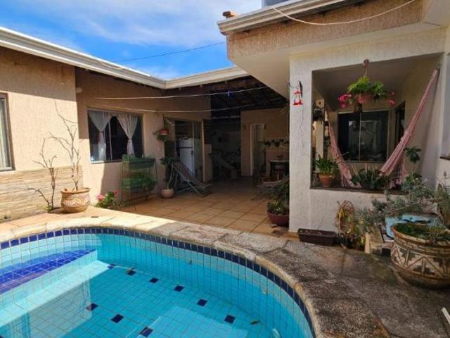 Casa de Alto Padrão com 5 Quartos, Piscina e Energia Solar no Setor Sul